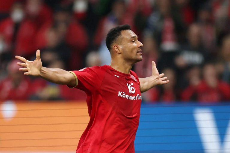 Top 10 worst football player today