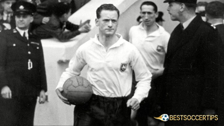 Meet the Oldest Living Football Players