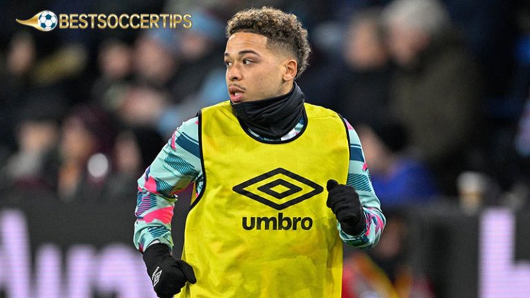 Top 9 shortest goalkeeper in premier league of all time