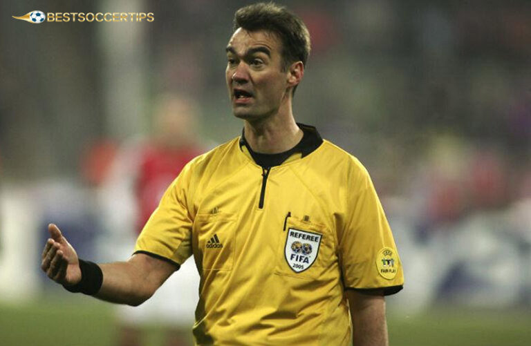 Top 10 best football referee in the world